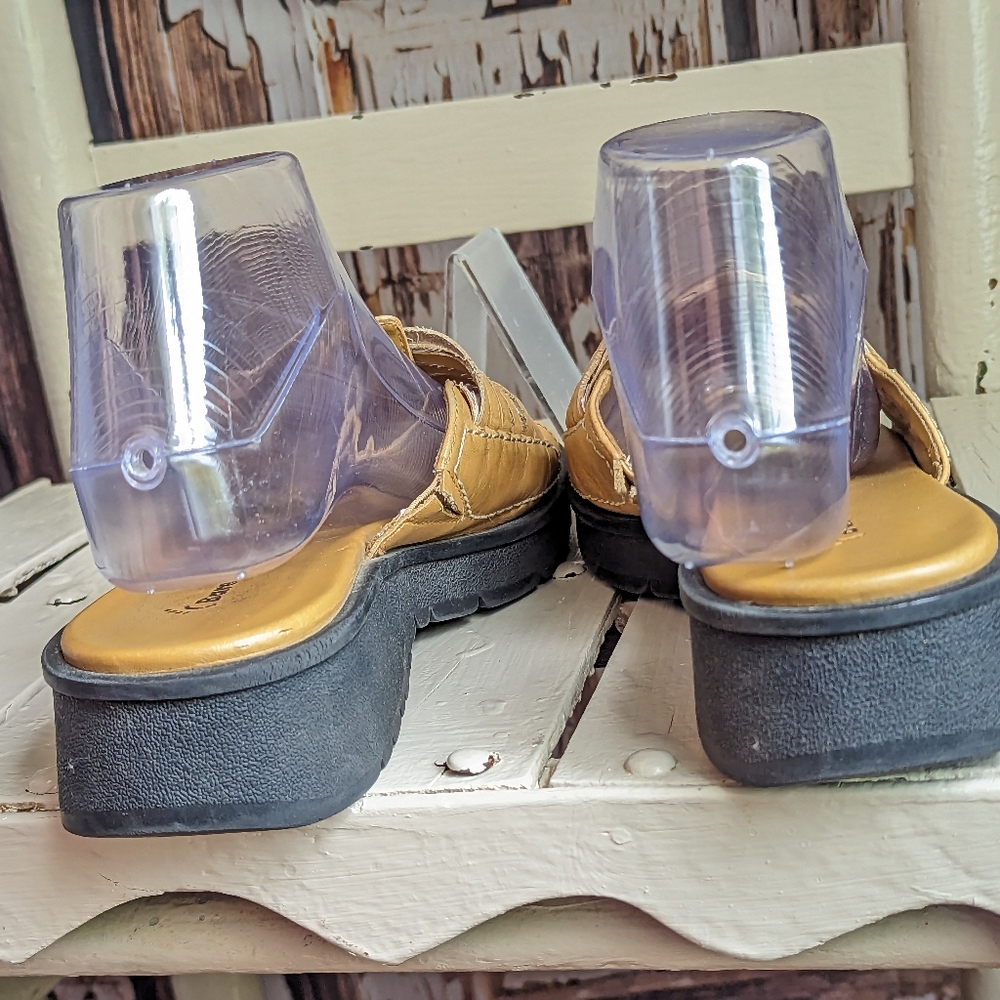 Bare Traps Sandals - Gem